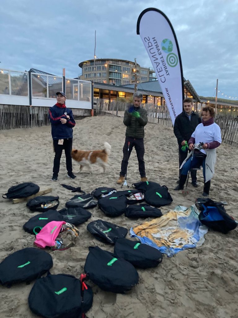 Beach clean in the Netherlands - IQ-EQ